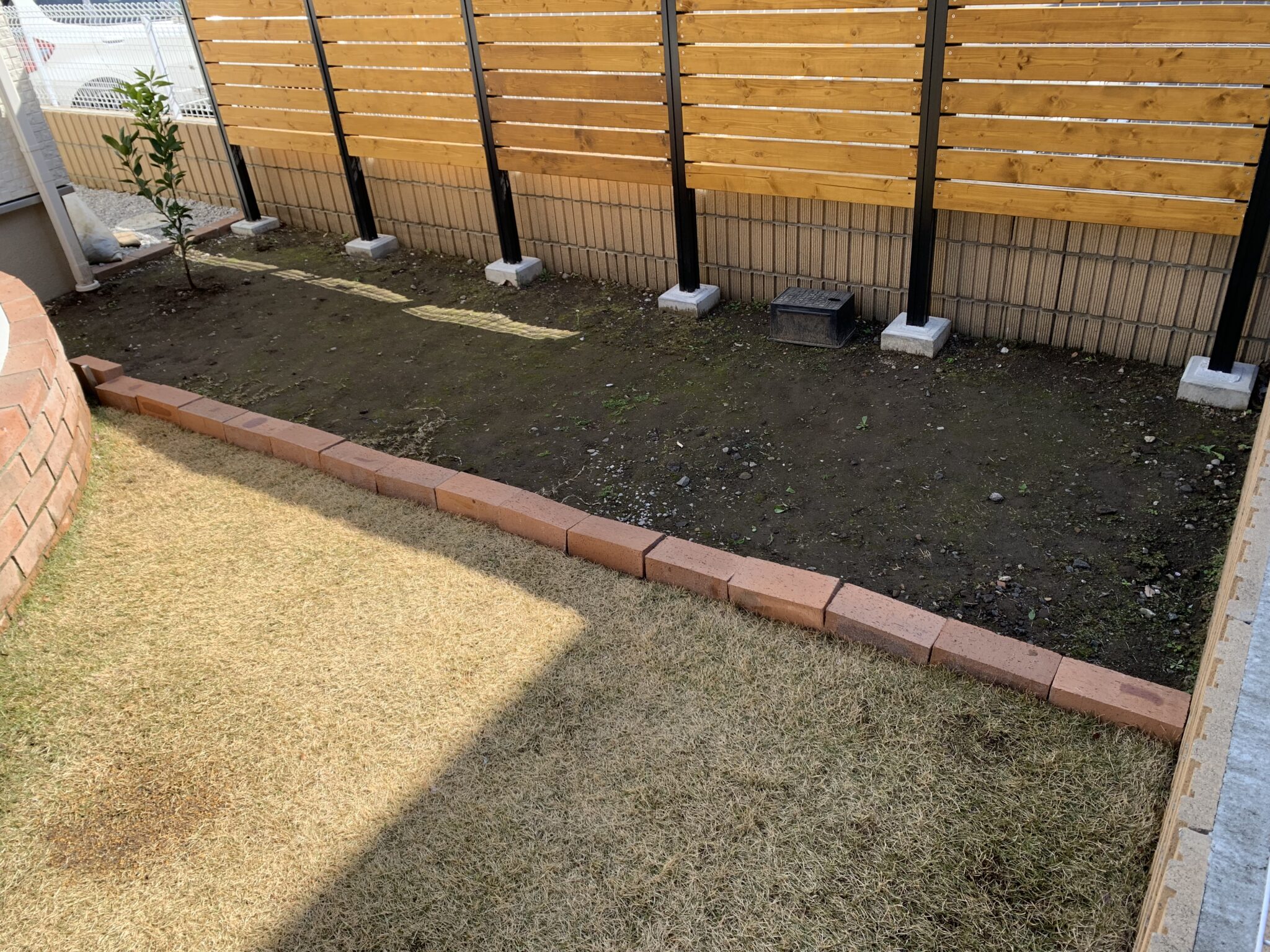 【DIY】芝生TM9の手入れ-見切りレンガ施工- - なぎさんち