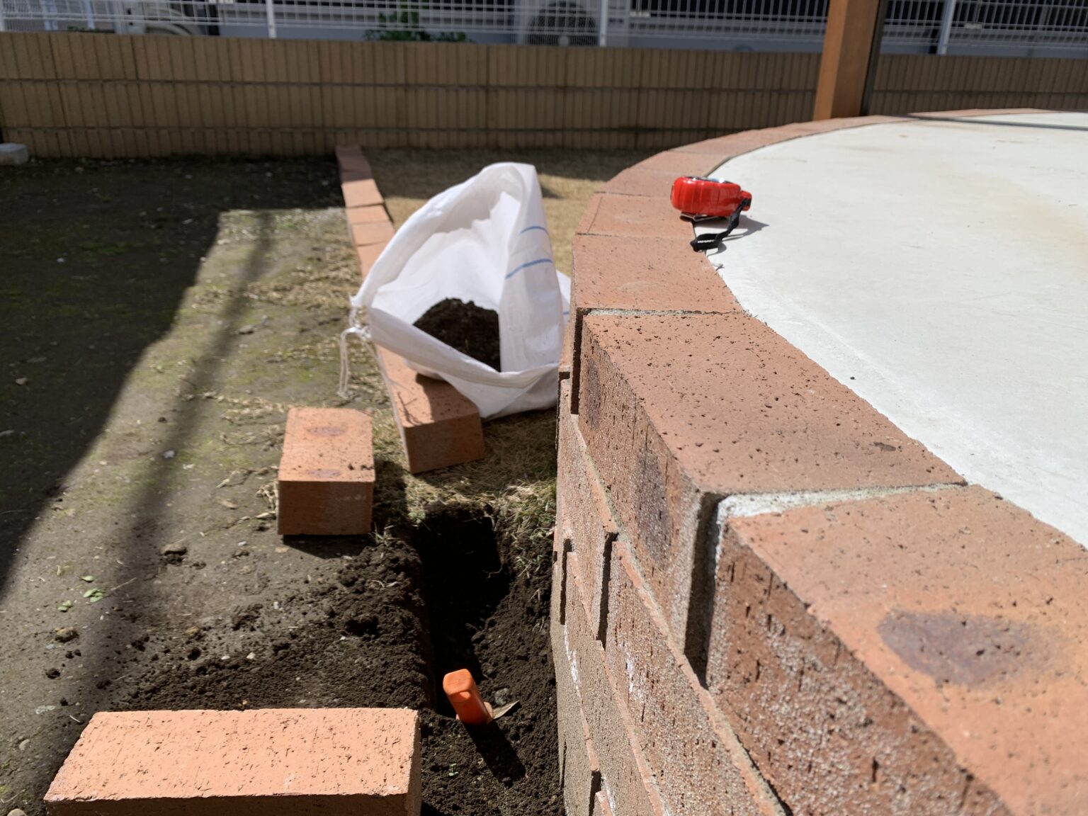 【DIY】芝生TM9の手入れ-見切りレンガ施工- - なぎさんち