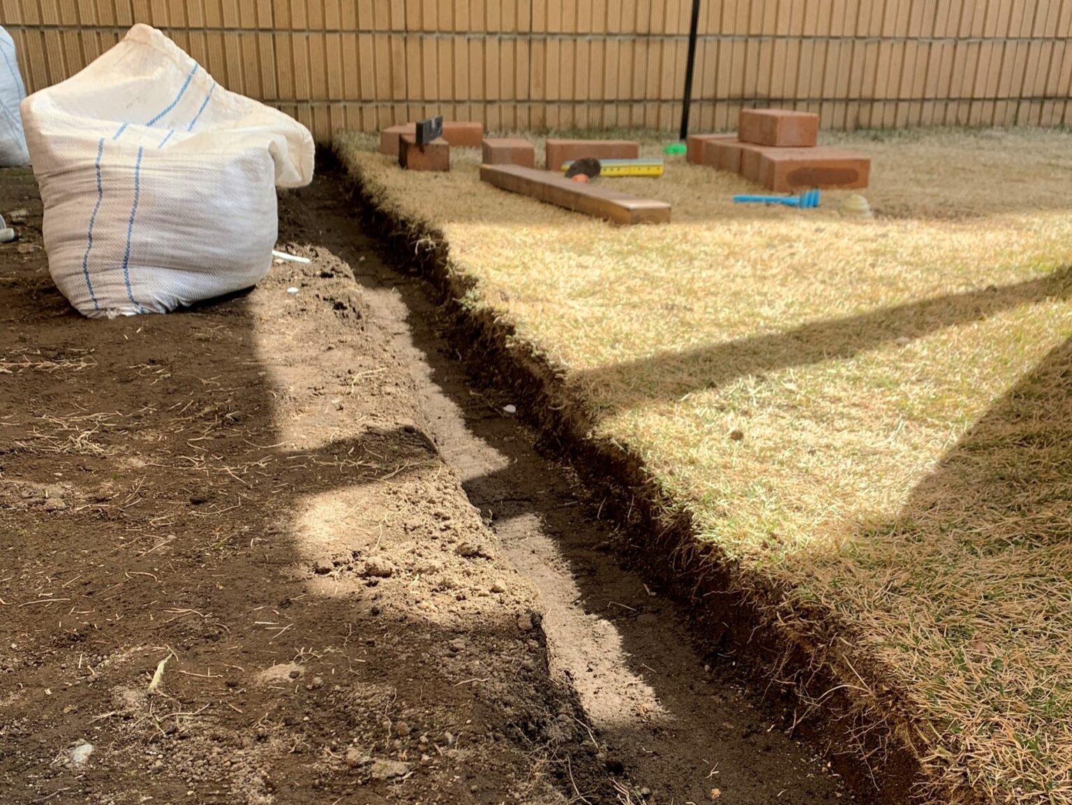 【DIY】芝生TM9の手入れ-見切りレンガ施工- - なぎさんち