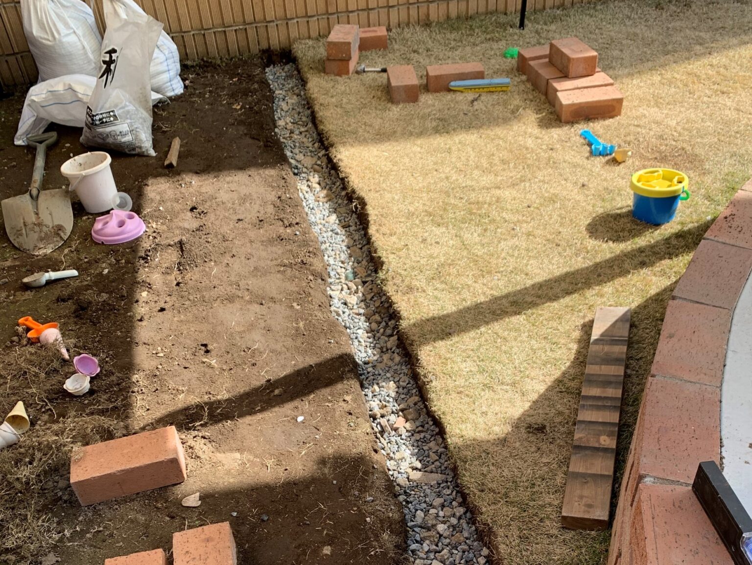 【DIY】芝生TM9の手入れ-見切りレンガ施工- - なぎさんち